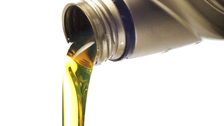 Different Types Of Engine Oil- What Type Of Oil Does My Car Needs?